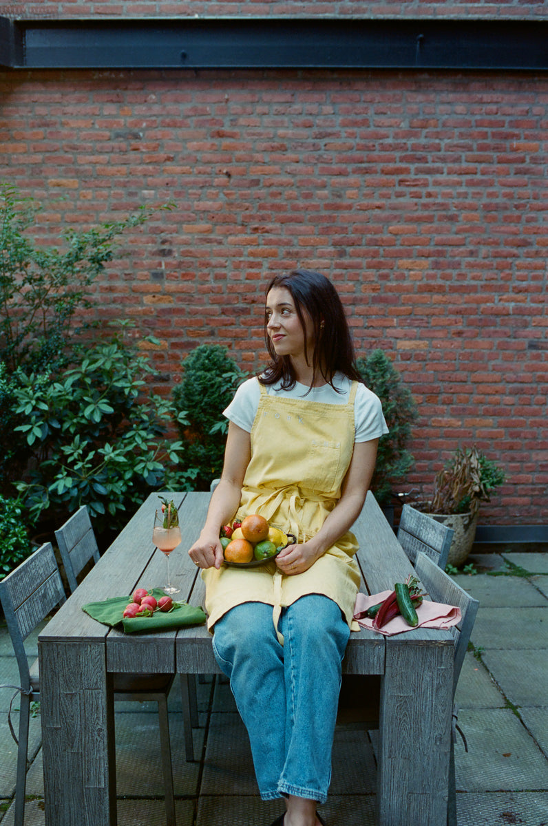 YUZU Hand Me The Fork Cross-Back Apron – White Bark Workwear